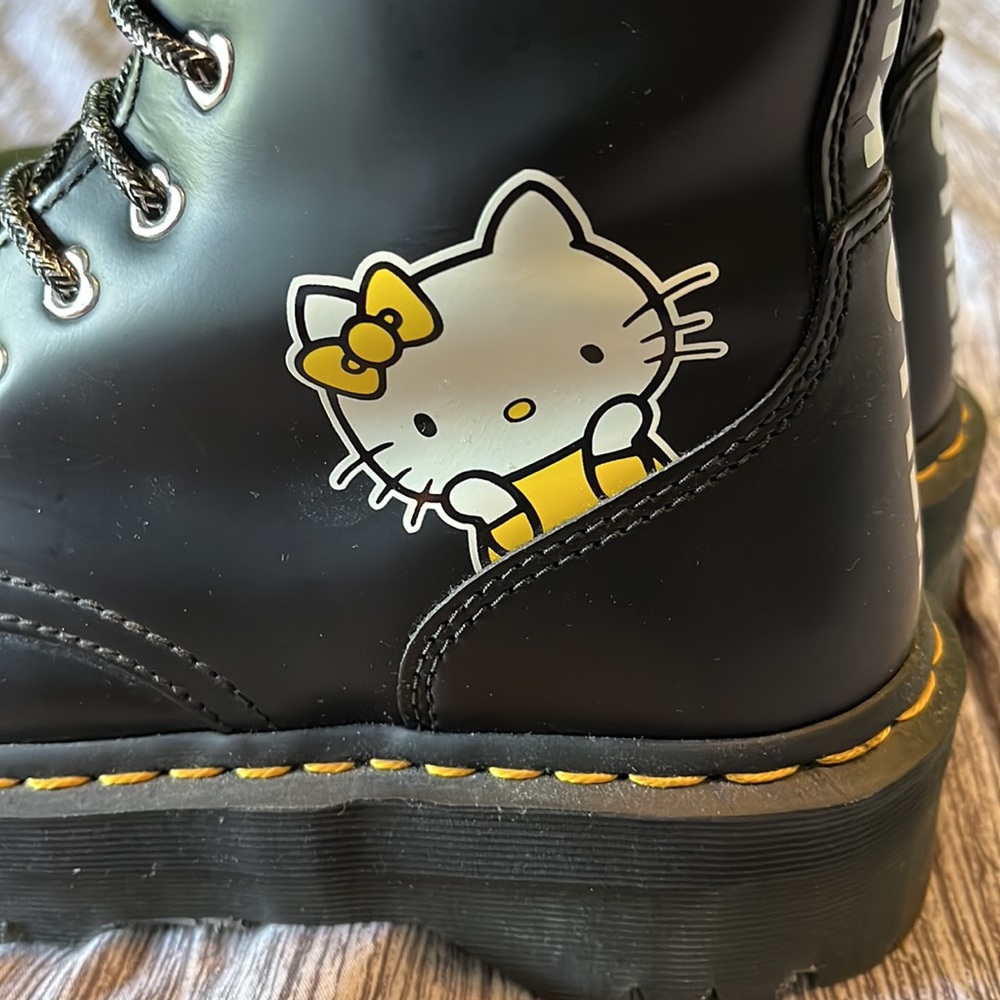 Hello Kitty Doc Martens - Gem